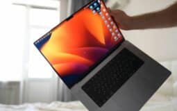 How to Tighten MacBook Pro Hinge (4 Steps with Pictures)